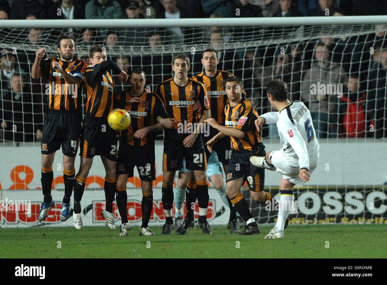 Football action alan thompson hi-res stock photography and images - Alamy