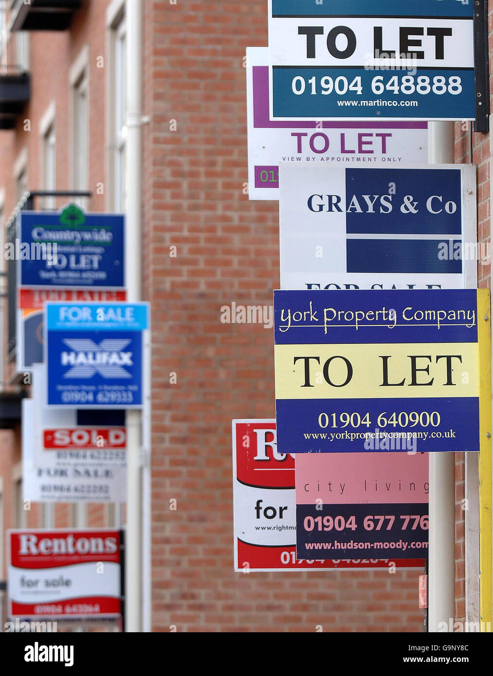 General view gv hoardings mangrs hi-res stock photography and images ...