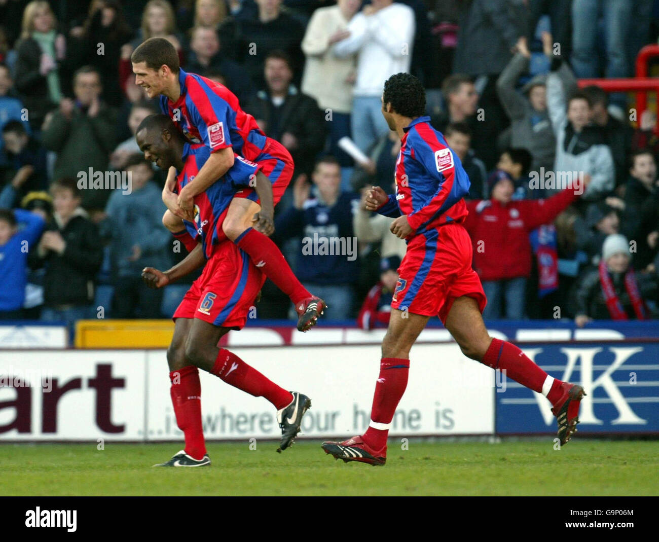 Crystal palace players celebrate with leon cort hi-res stock ...