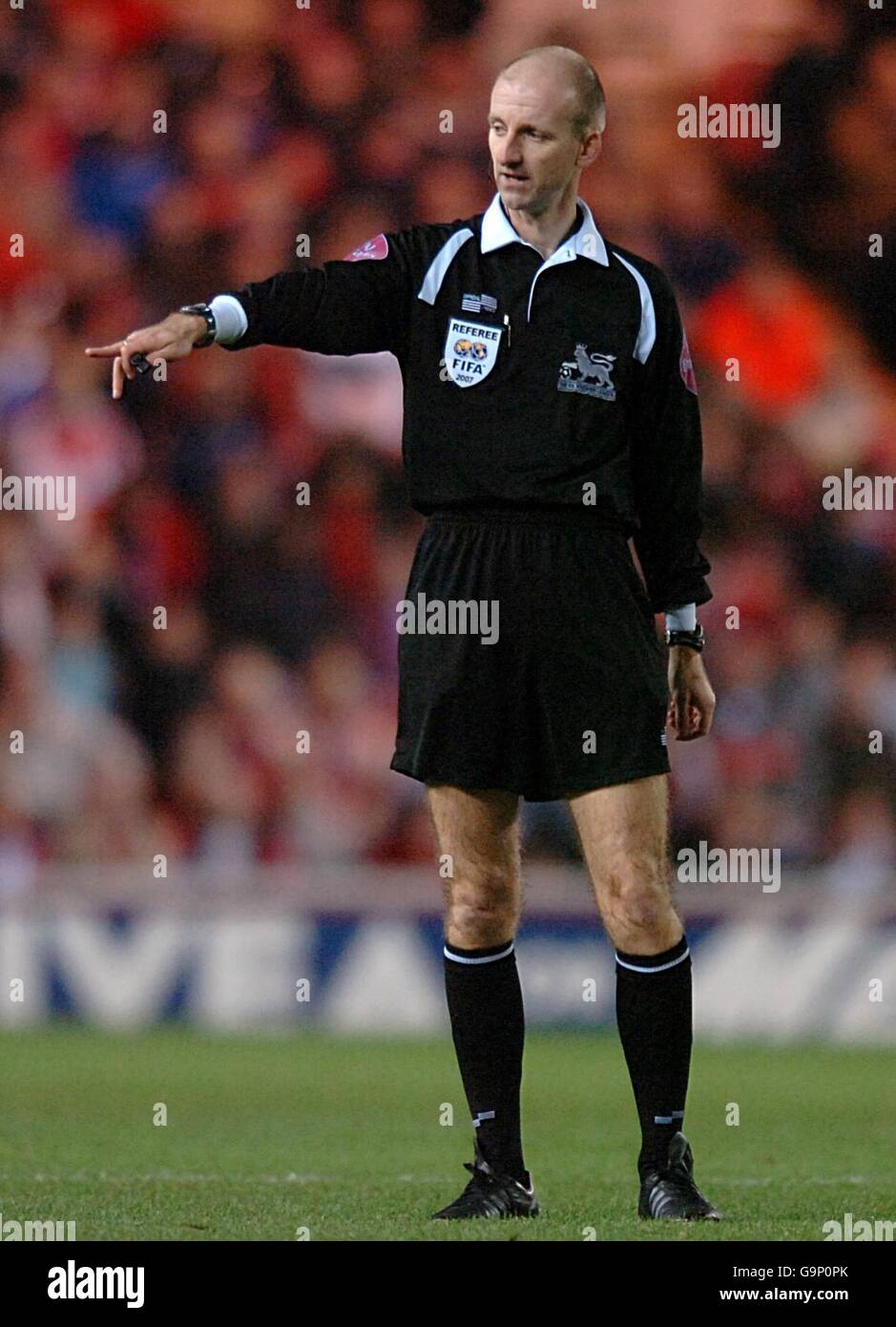 Mike riley premier league referee hi-res stock photography and images ...