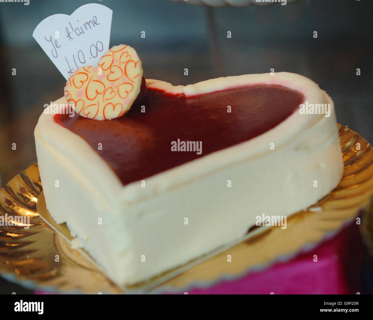 A Valentine's Day cake on display in preparation for February 14 Stock ...
