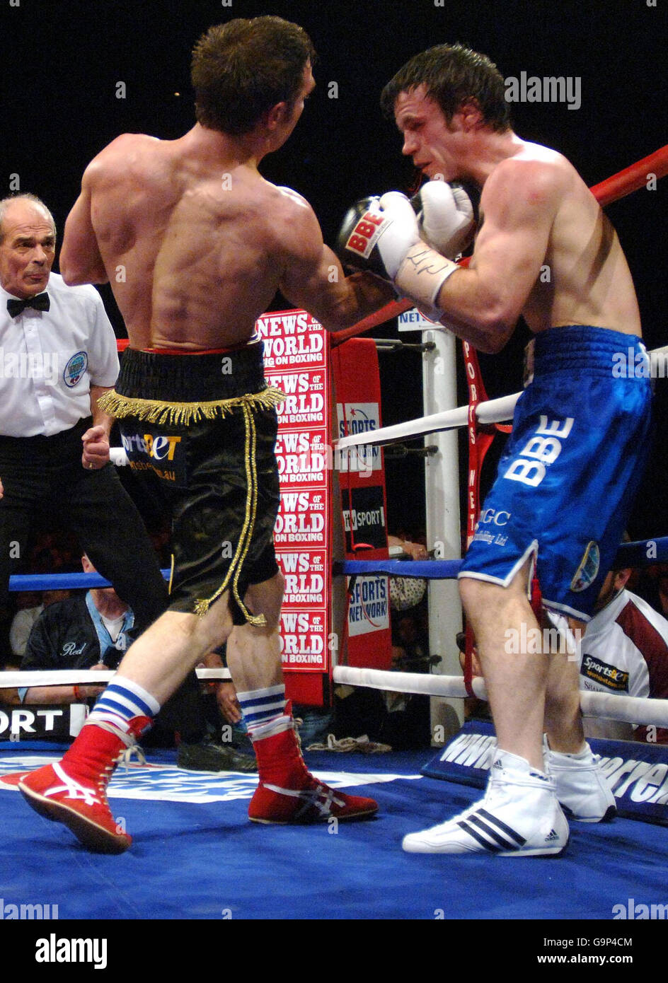Australia's Michael Katsidis in action against Luton's Graham Earl ...