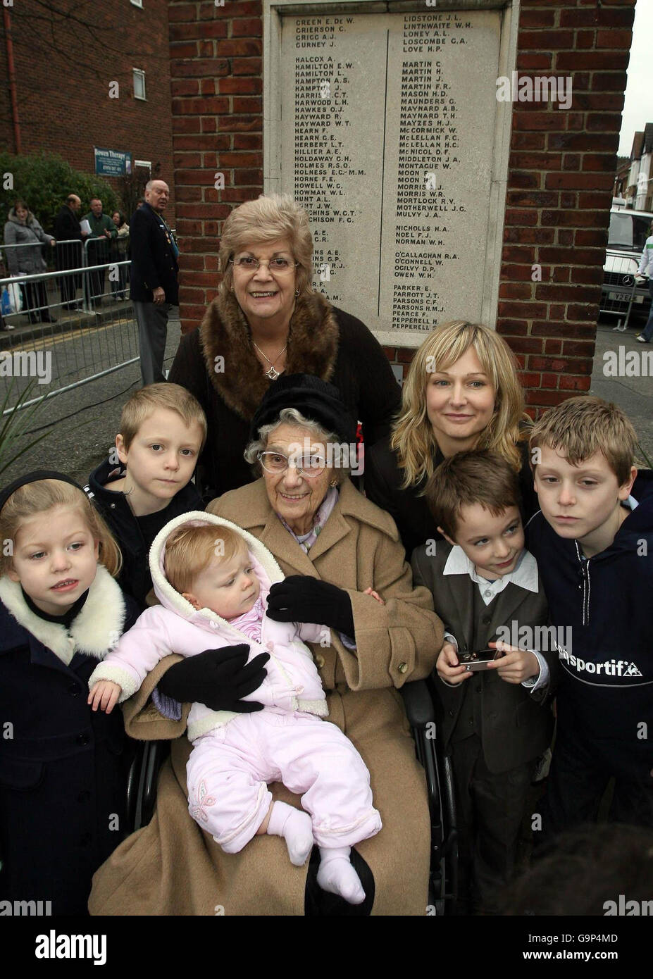 Family members of private harry farr hi-res stock photography and ...