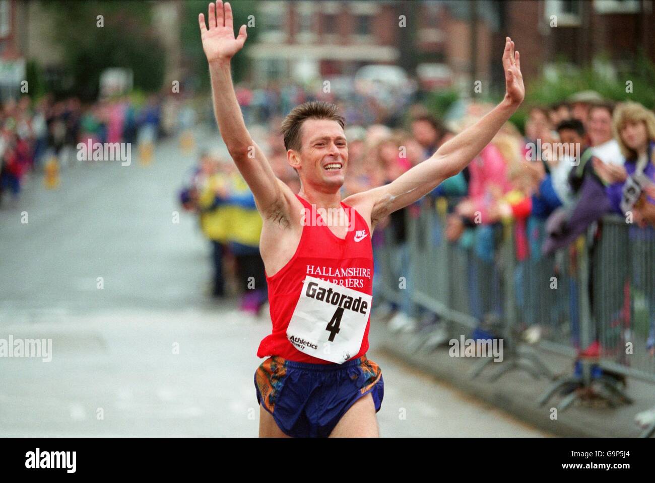 CARL THACKERY, HALLAMSHIRE HARRIERS WINNER OF THE EREWASH 10 MILE ...