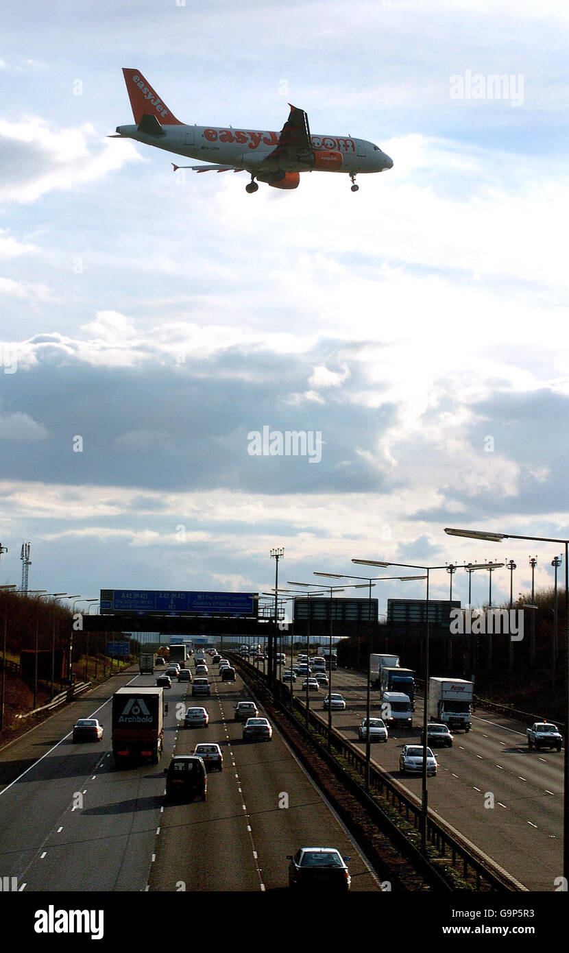 Passenger plane flies hi-res stock photography and images - Alamy