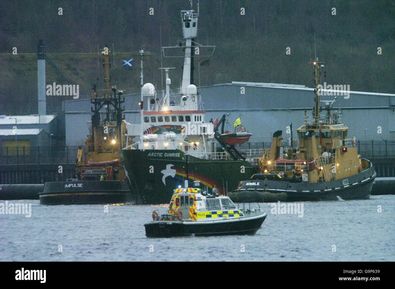 Greenpeace protest at trident base hi-res stock photography and images ...
