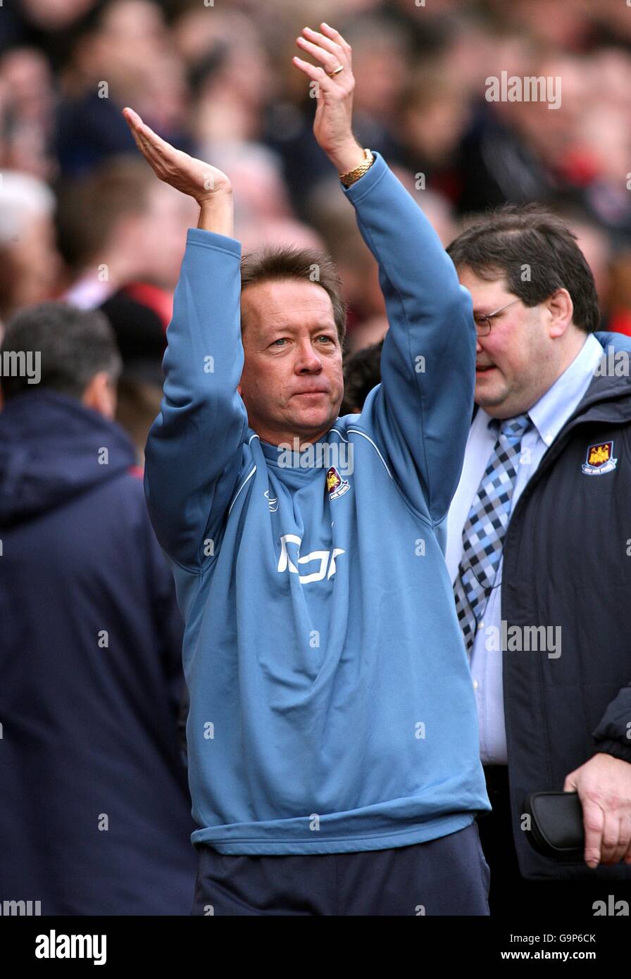 West Ham United manager Alan Curbishley applauds the fans at the Valley ...