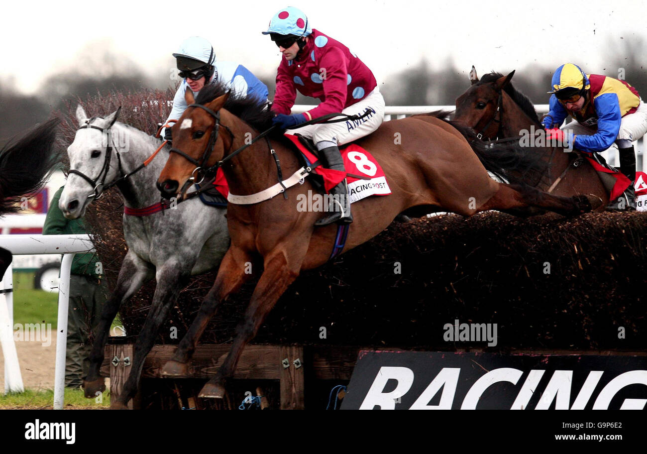 Horse Racing - Kempton Park Stock Photo - Alamy