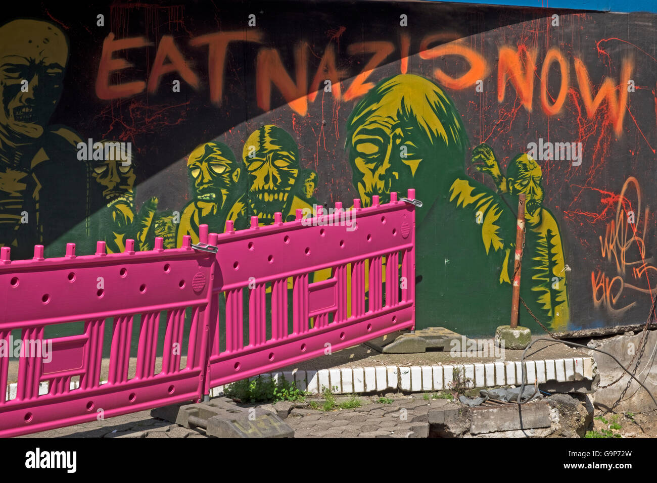 Eat Nazis Now graffiti, Dusseldorf, Germany Stock Photo - Alamy
