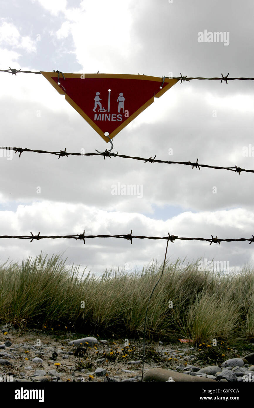 Minefields warning sign hi-res stock photography and images - Alamy