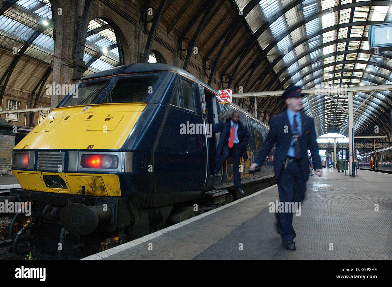 Train crew hi-res stock photography and images - Alamy
