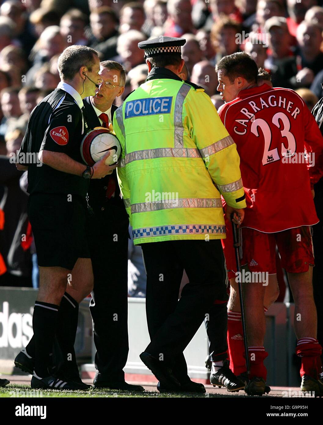 Manchester United manager Alex Ferguson argues with referee Martin ...