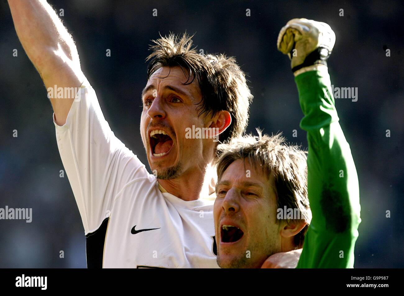 Gary neville and edwin van der sar hi-res stock photography and images ...