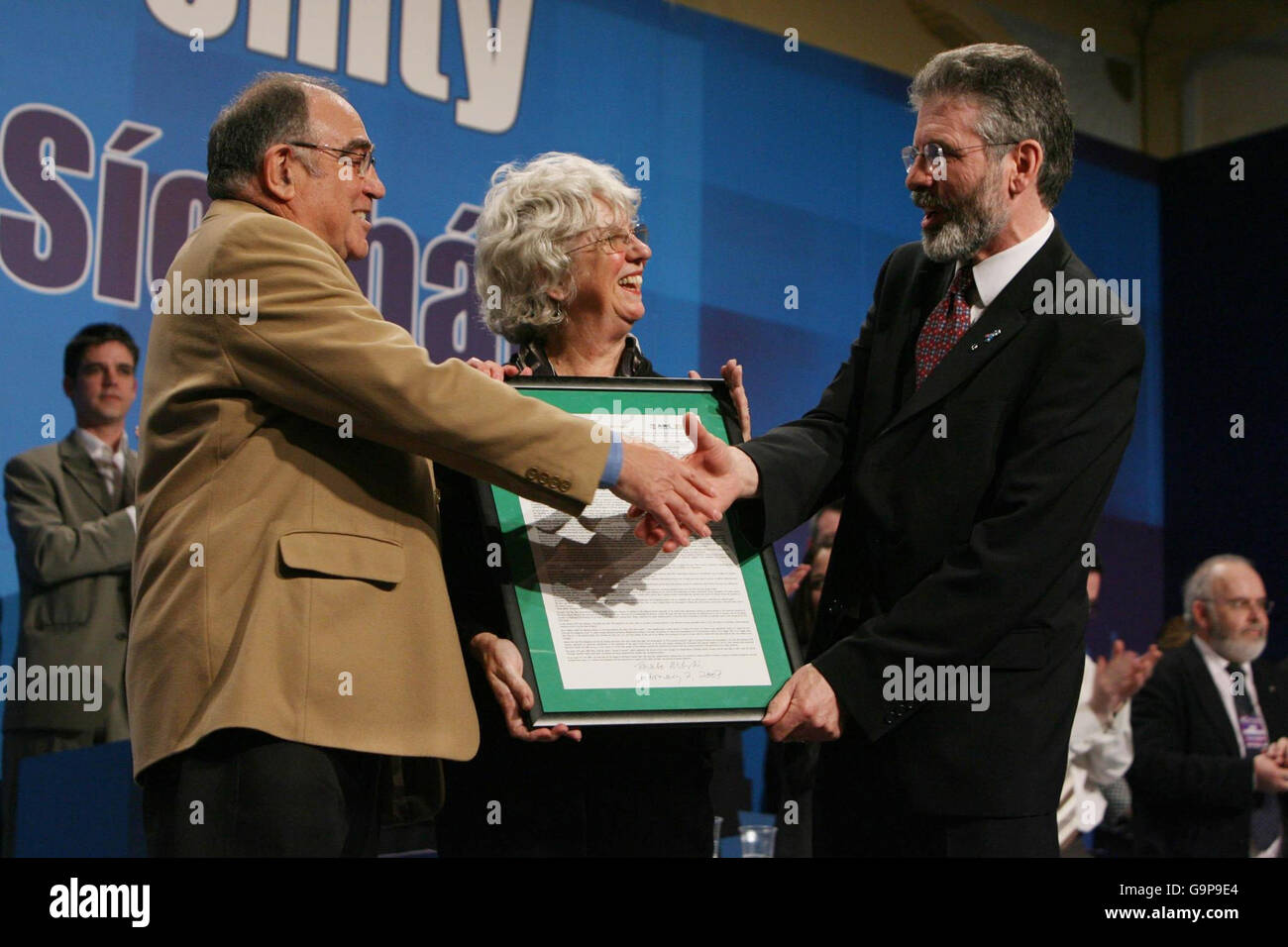 South African Minister for Intelligence Services, Ronnie Kasrils (left ...