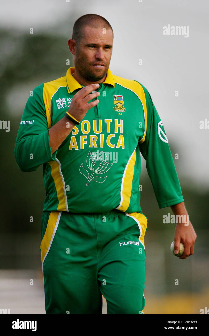 South africas bowler andrew hall hi-res stock photography and images ...