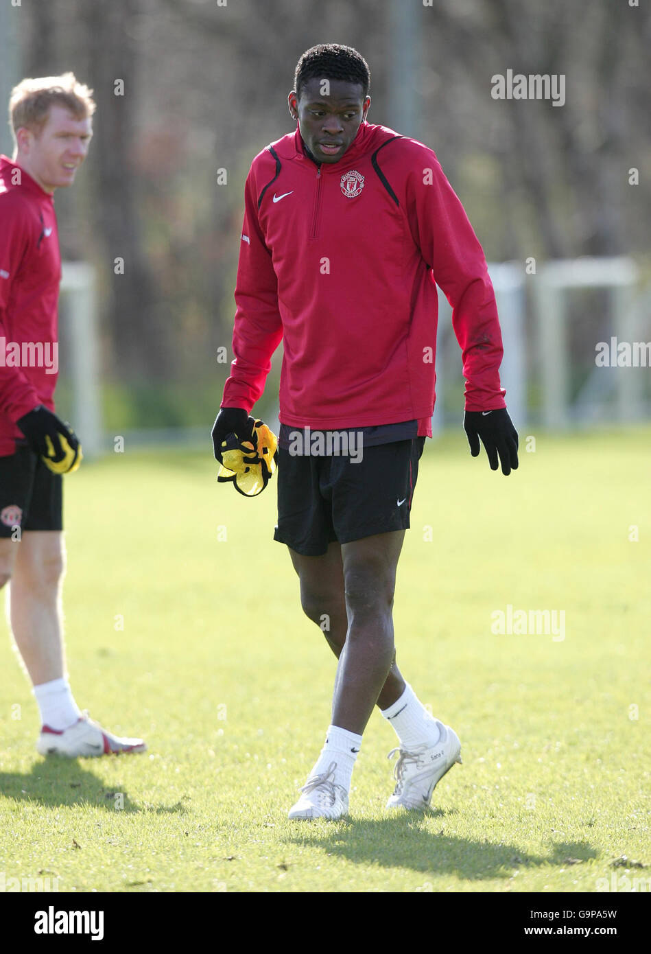 Manchester uniteds louis saha training session carrington training ...