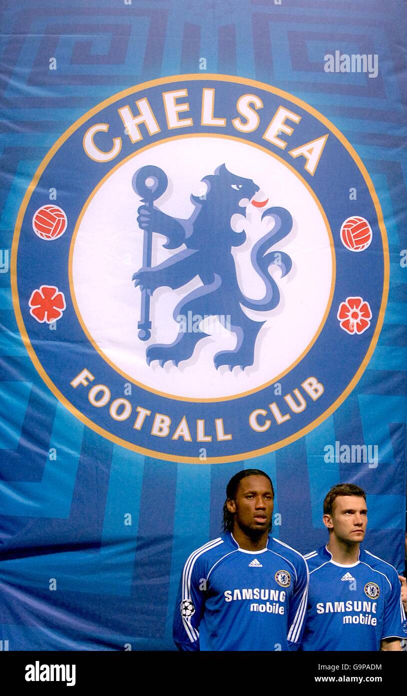 Chelsea fc badge hi-res stock photography and images - Alamy