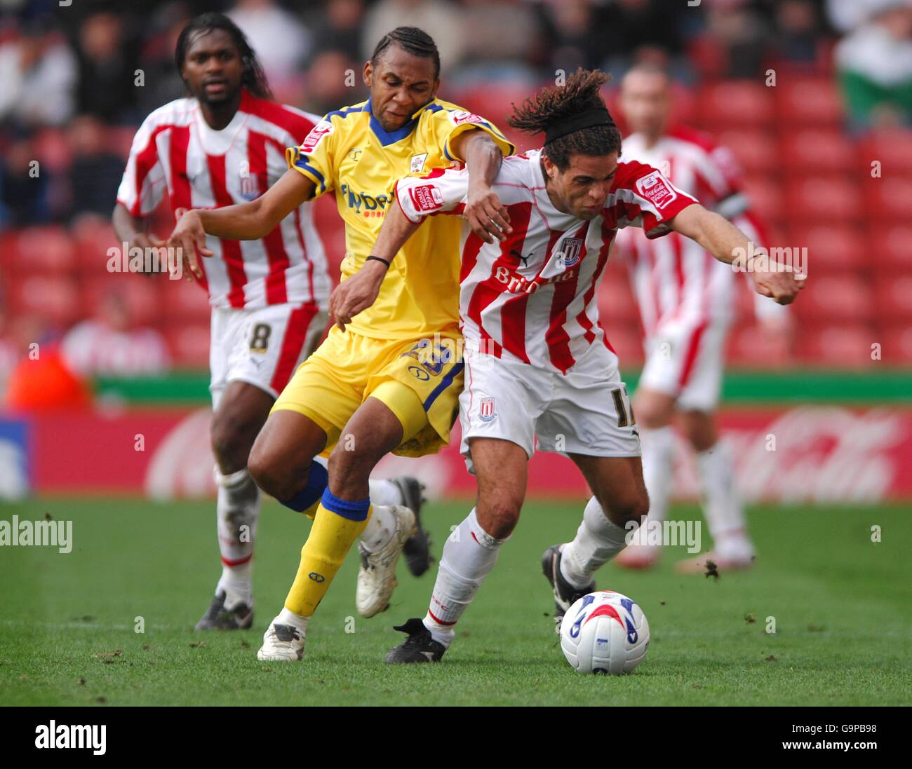 Football action darel russell hi-res stock photography and images - Alamy