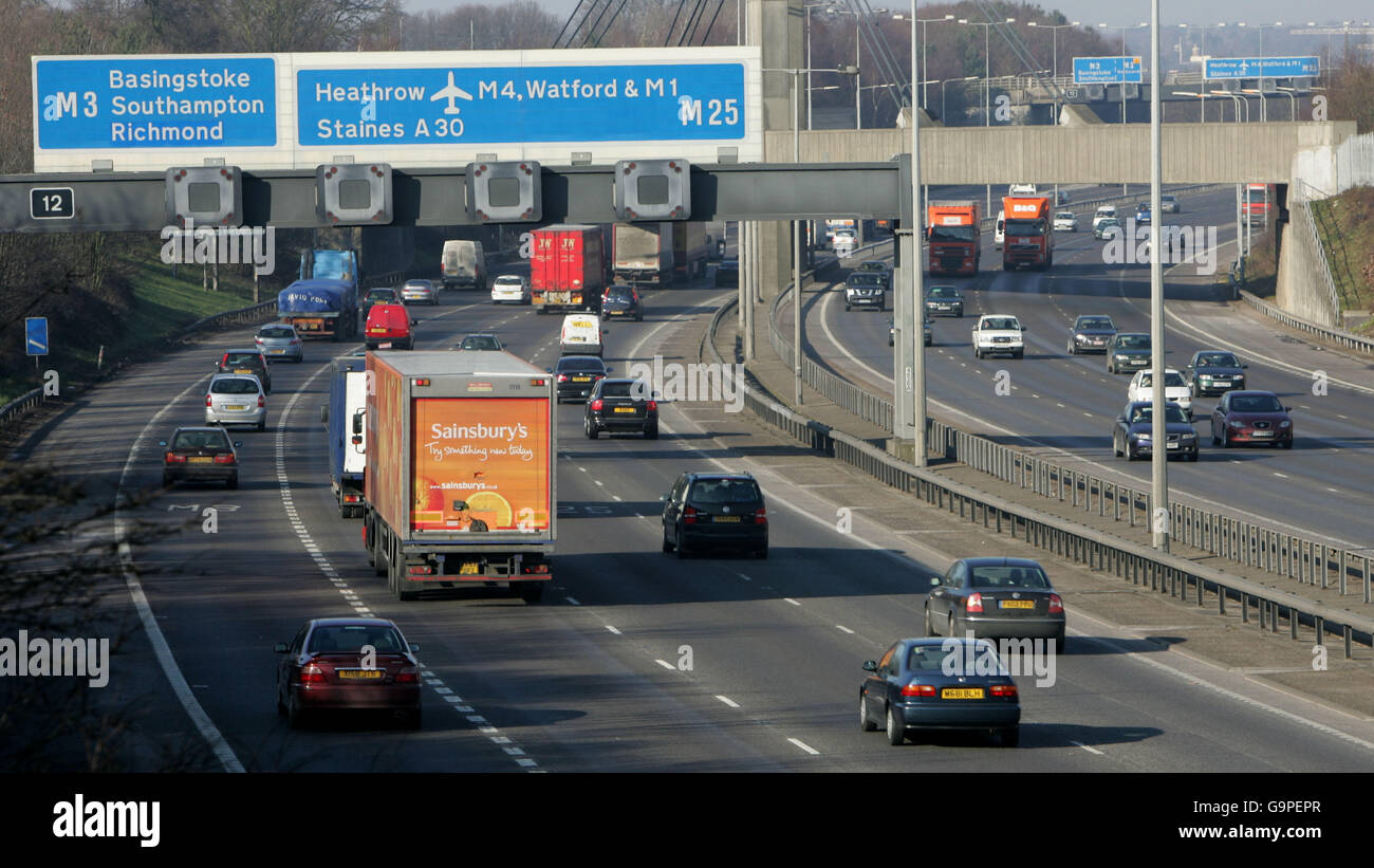 M25 m3 motorway junction hi-res stock photography and images - Alamy