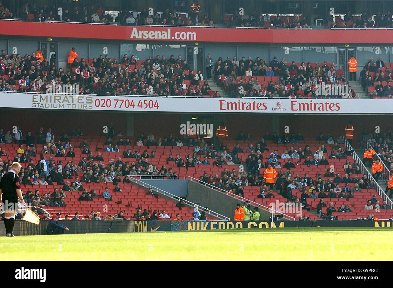 Emirates stadium arsenal empty hi-res stock photography and images - Alamy