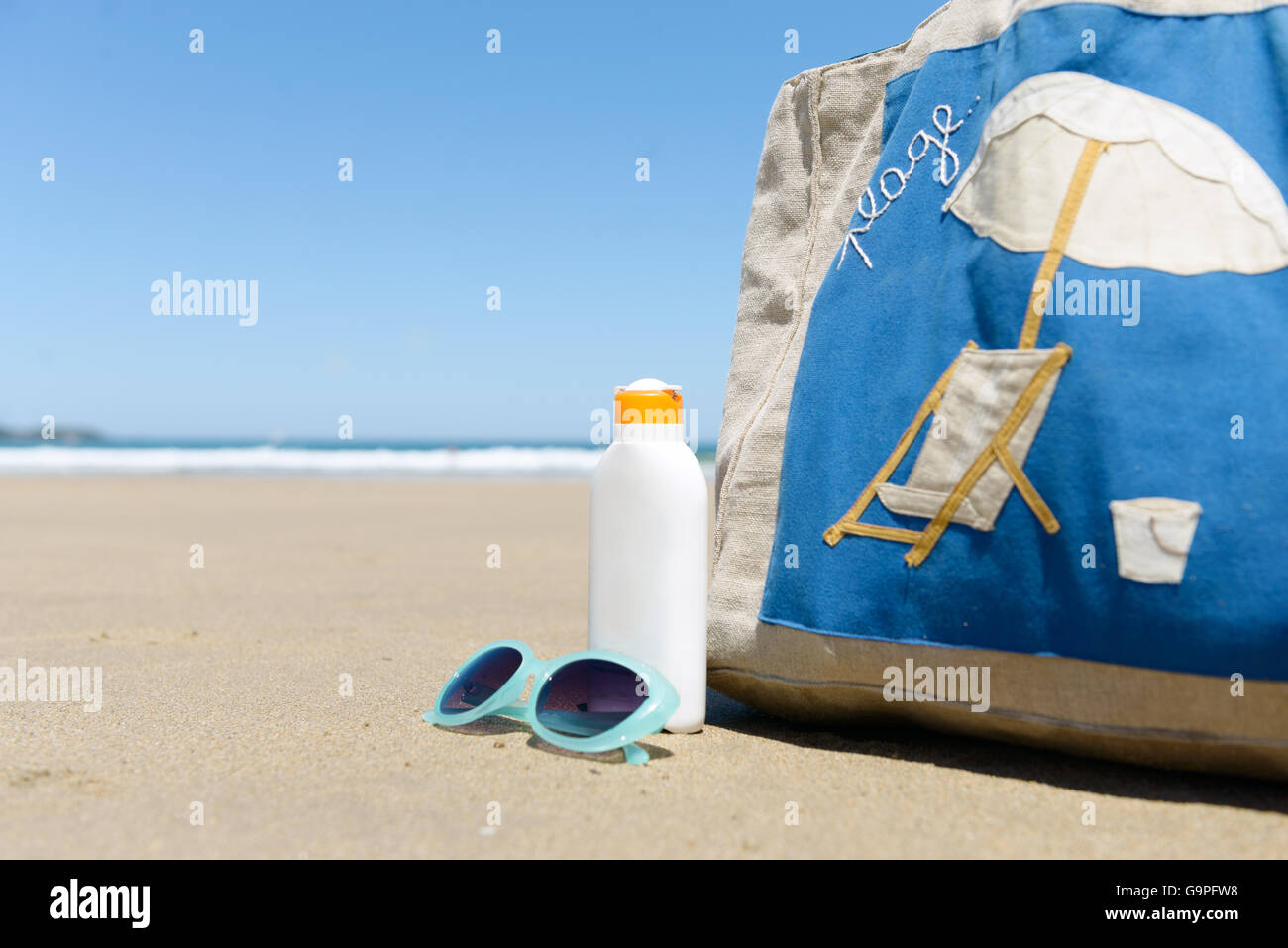 Bag sunscreen cream sunglasses hi-res stock photography and images - Alamy