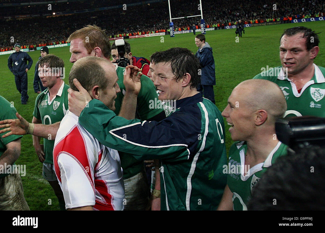 Ireland captain Brian O Driscoll with Denis Hickie (in English jersey ...