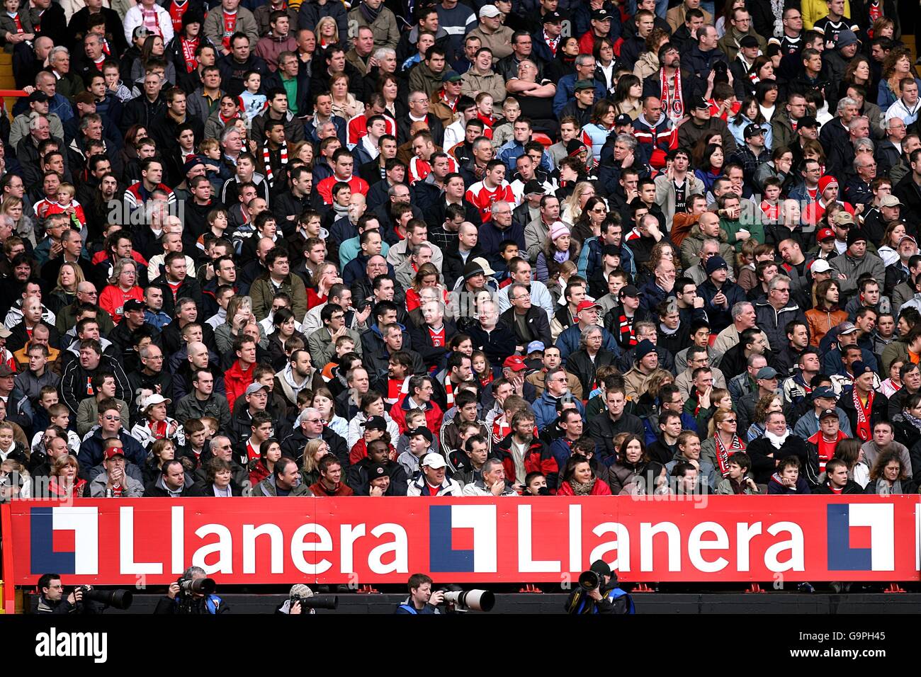 Charlton athletic fans at a full valley hi-res stock photography and ...