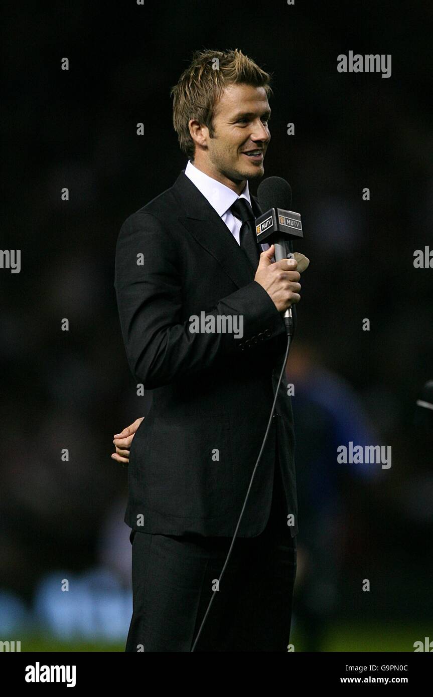 David beckham on the pitch at half time hi-res stock photography and ...