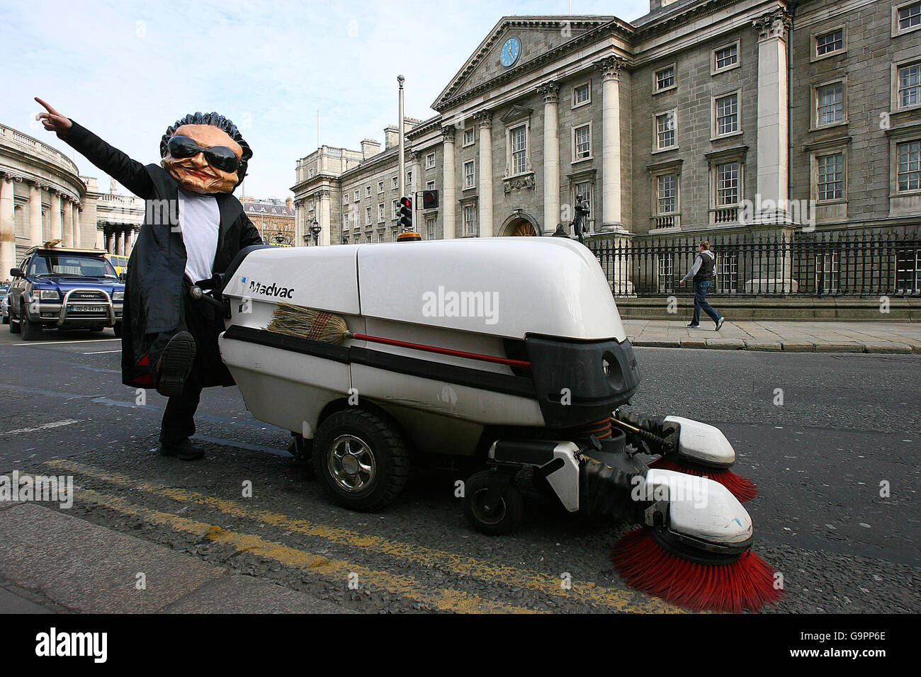 Full length street cleaner smiling gesturing sunglasses mangrs hi-res ...