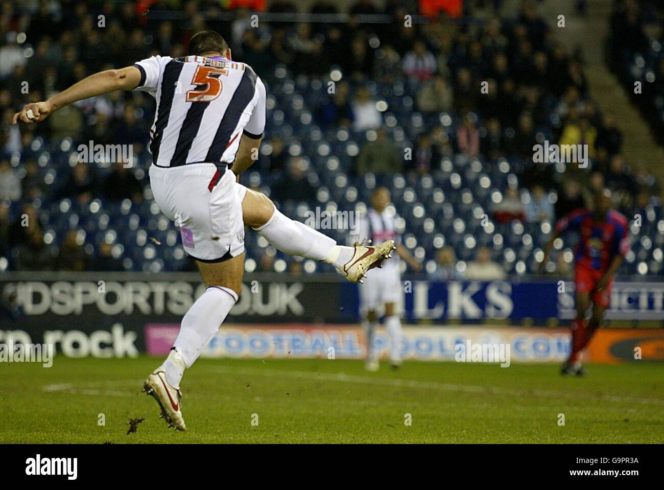 Scores action shoots full length hi-res stock photography and images ...