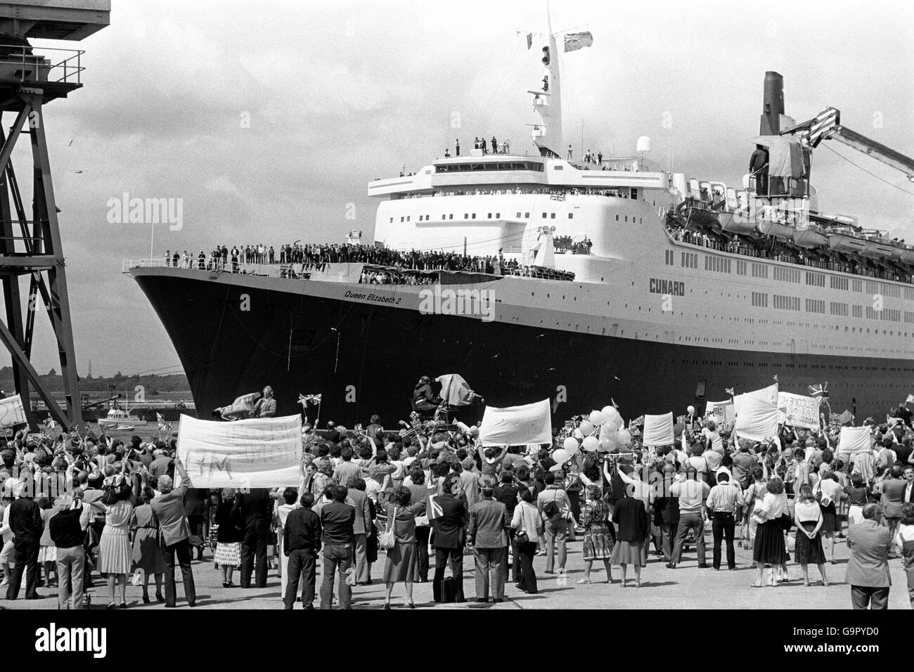 Luxury liner QE2 at the quayside at Southampton after her return from ...