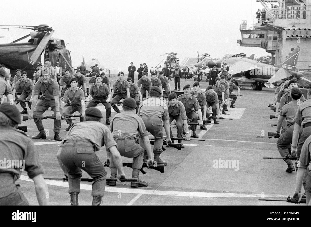 Royal marine commandos 40 commando Black and White Stock Photos ...