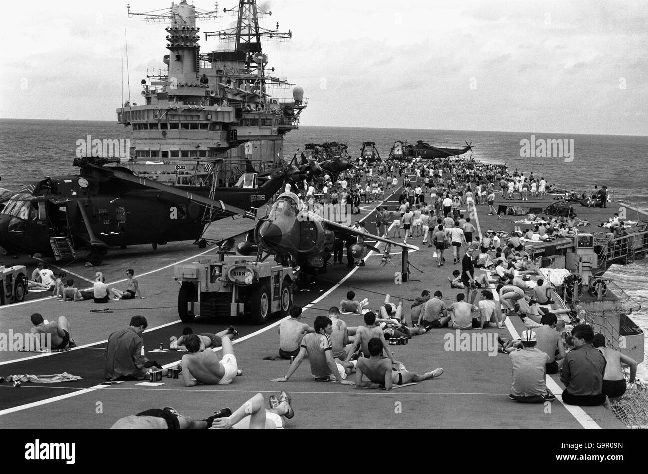 Hms hermes hi-res stock photography and images - Alamy