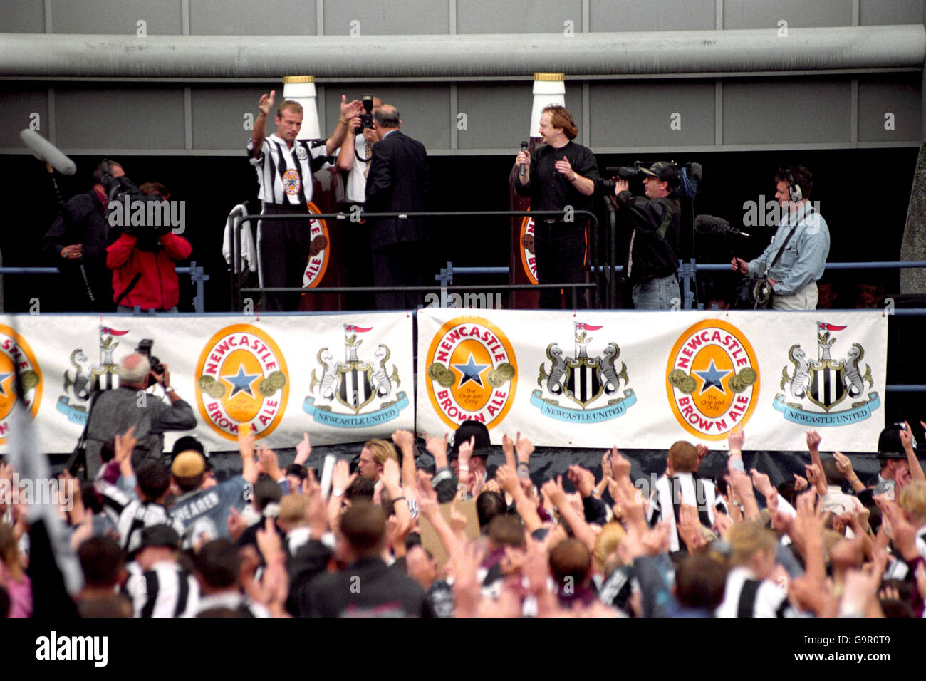 Alan shearer newcastle joins hi-res stock photography and images - Alamy