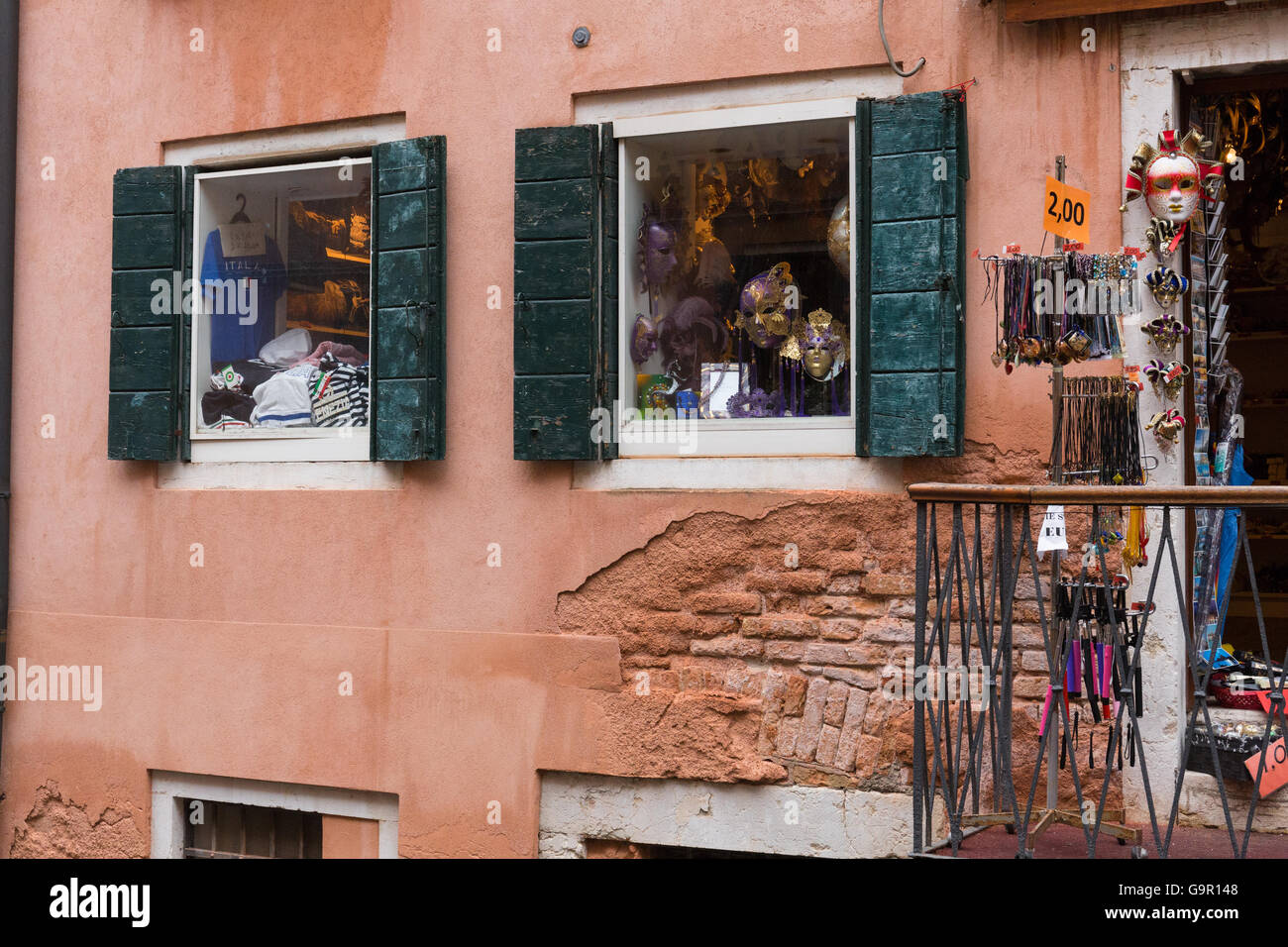 Tourist gift shop, Venice Stock Photo - Alamy