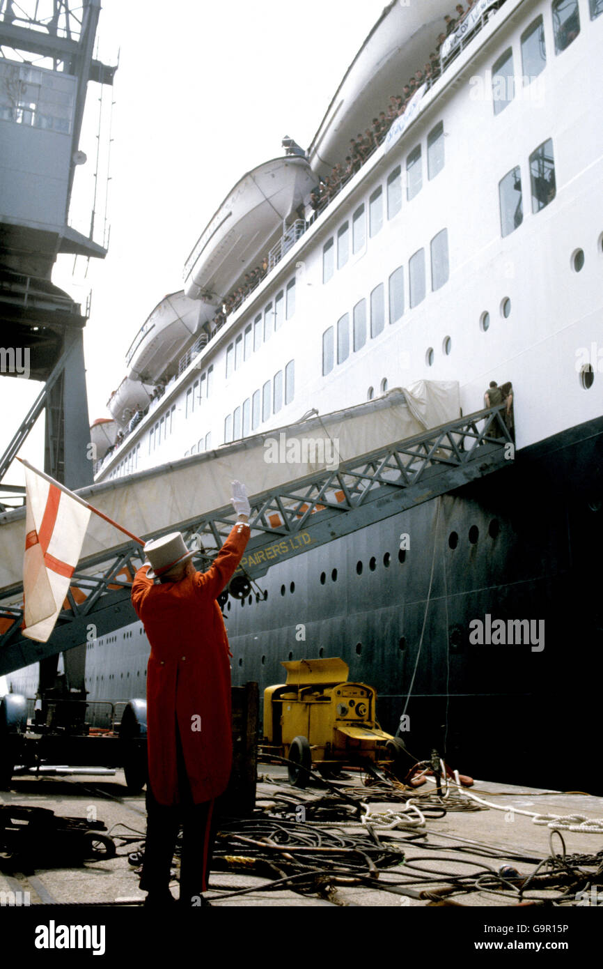 Qe2 Falklands High Resolution Stock Photography and Images - Alamy