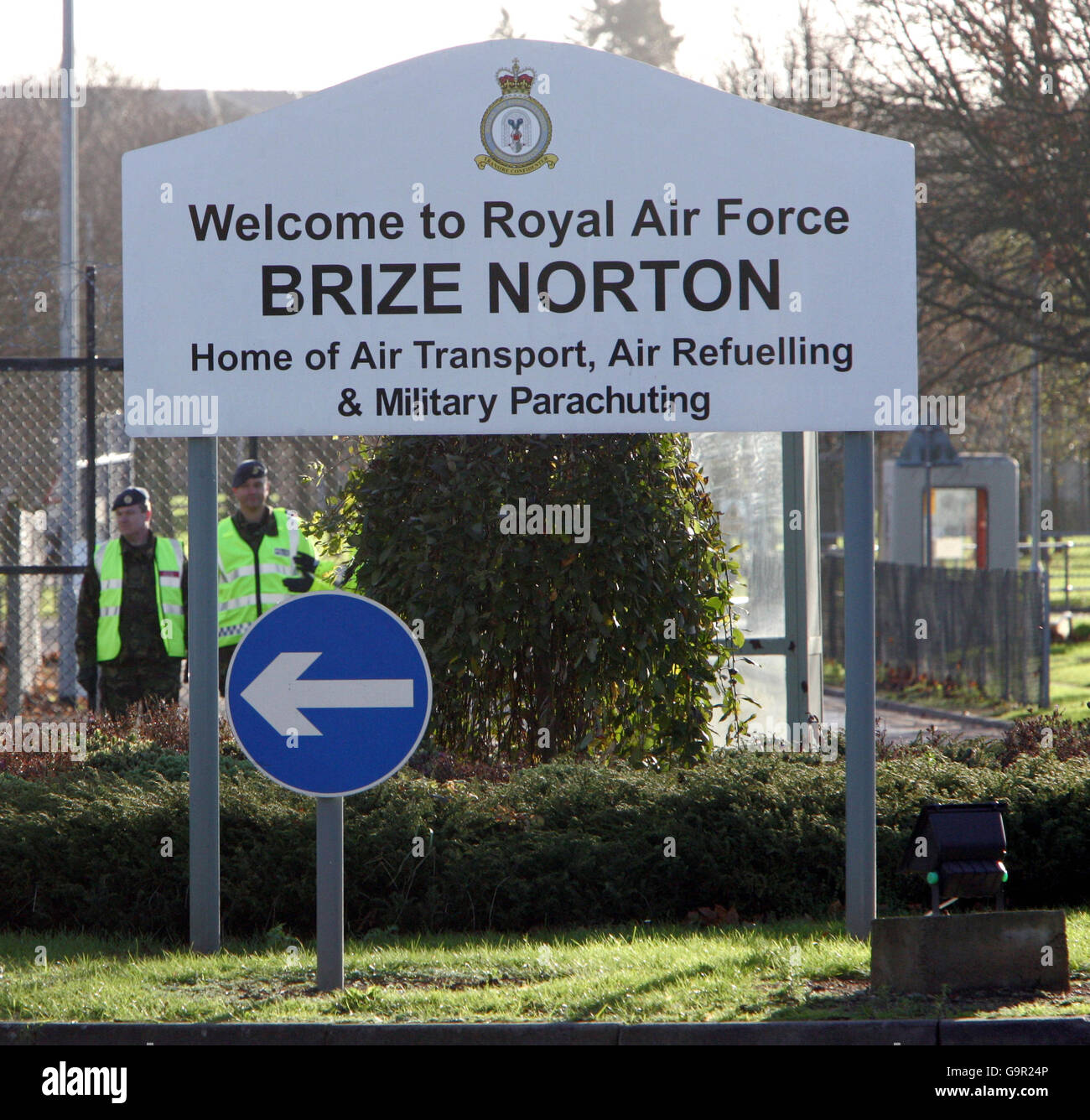 Sign for entrance hi-res stock photography and images - Alamy