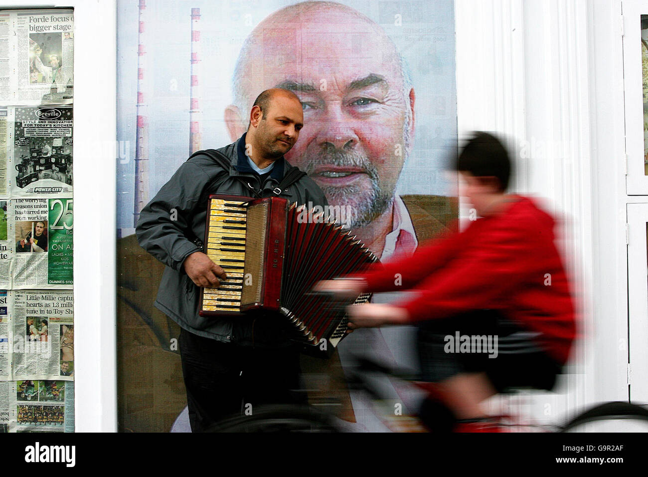 Outside tds office hi-res stock photography and images - Alamy