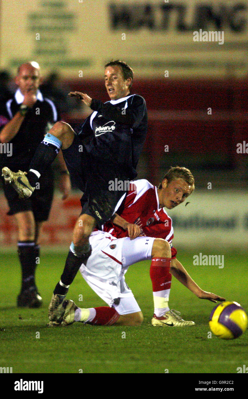 Charlton athletics lee bowyer hi-res stock photography and images - Alamy