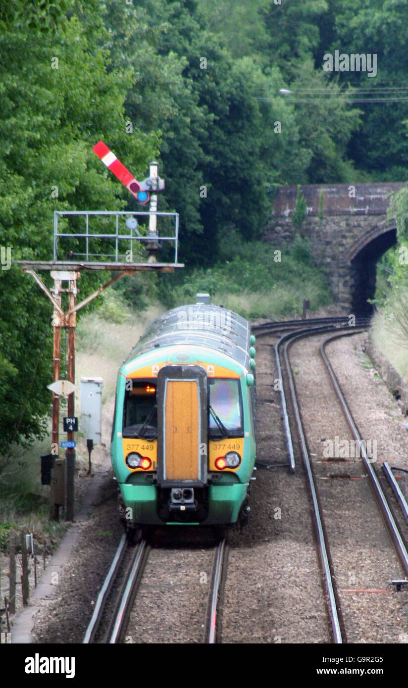 Southern Class 377 Stock Photos & Southern Class 377 Stock Images - Alamy