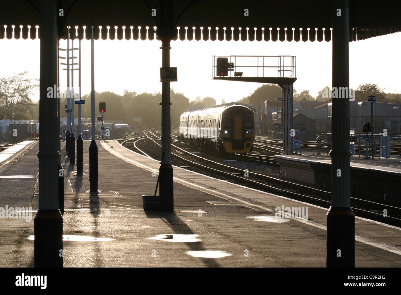 Class 185 in the sunshine at Salisbury Stock Photo - Alamy