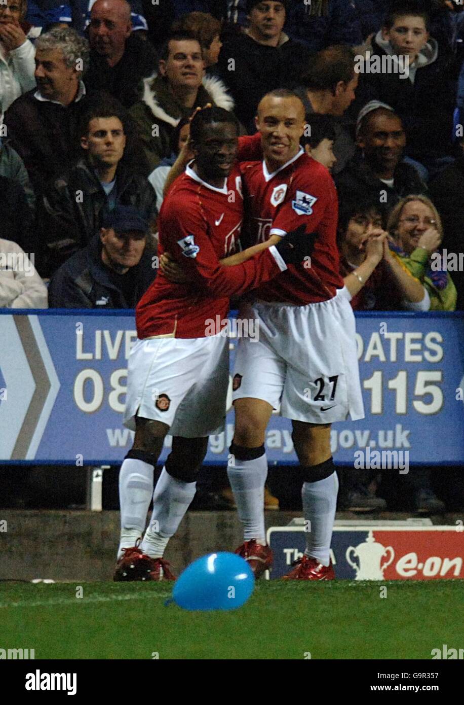 Manchester United's Louis Saha (l) celebrates scoring his sides second ...