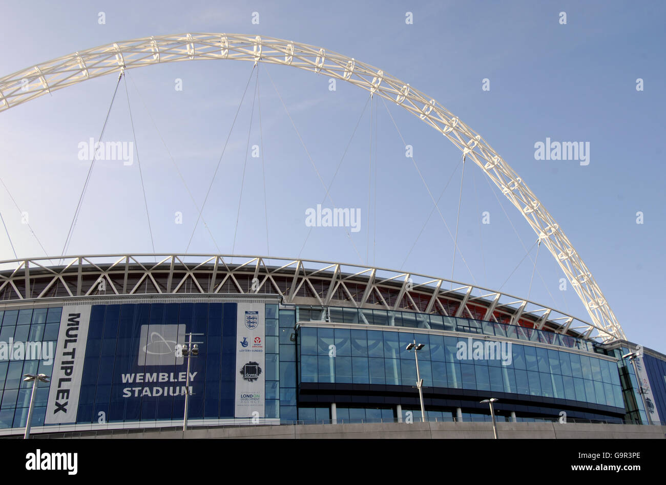 Soccer wembley stadium feature hi-res stock photography and images - Alamy