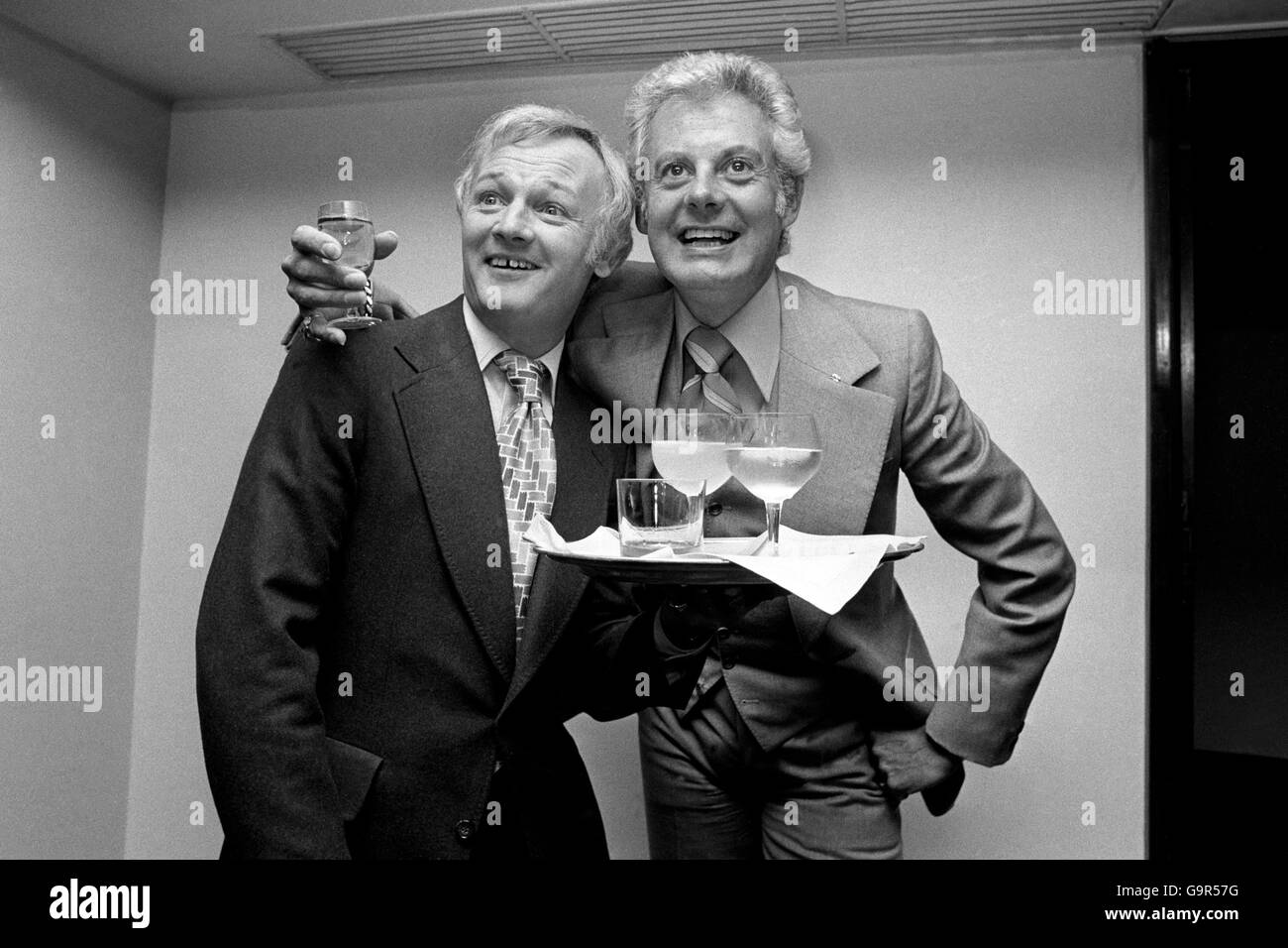 DANNY LA RUE GETS SOME SERVICE....IN Stock Photo - Alamy