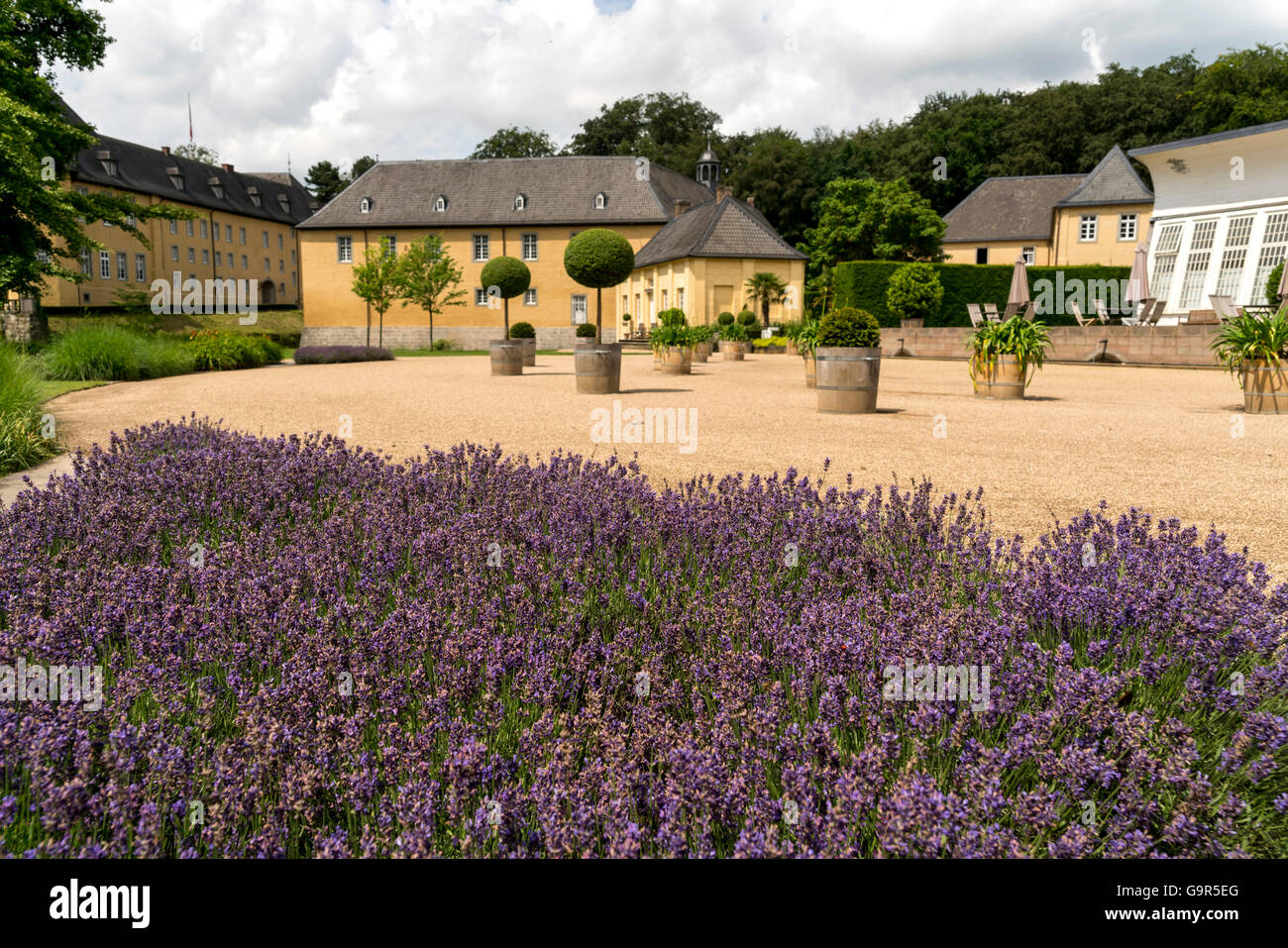 Gardens of the moated castle dyck hi-res stock photography and images ...
