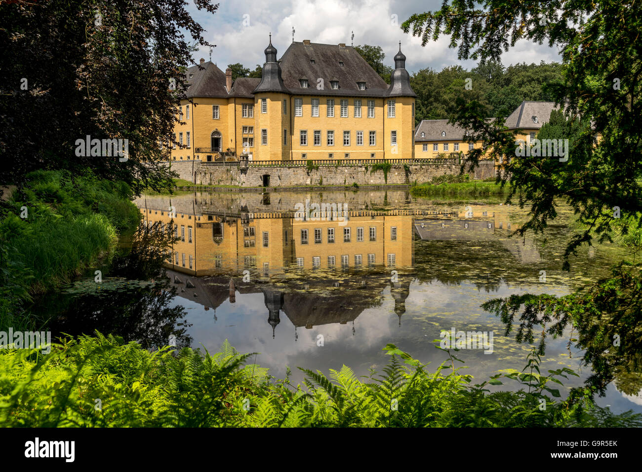 At the moated castle hi-res stock photography and images - Alamy