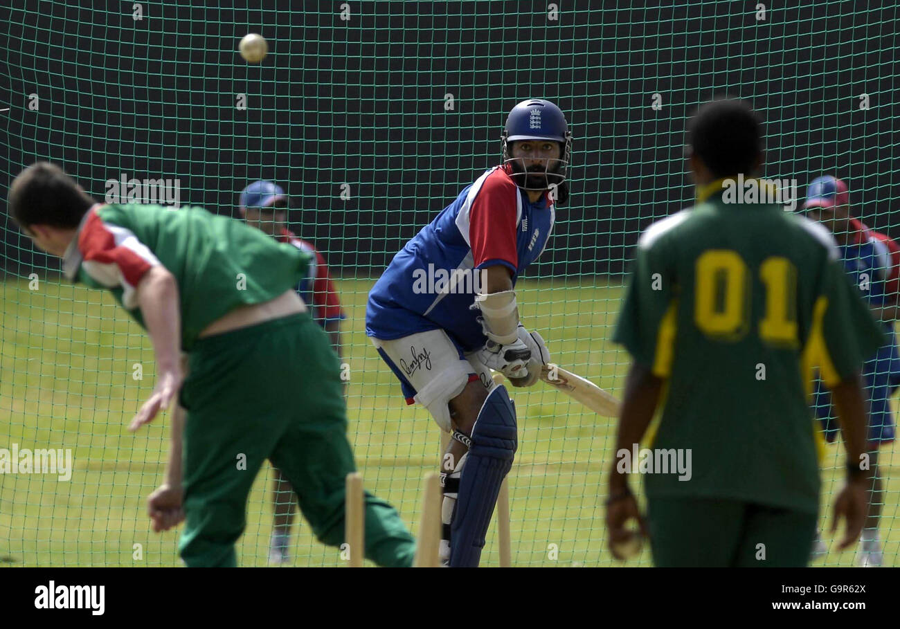 Englands monty panesar practice hi-res stock photography and images - Alamy