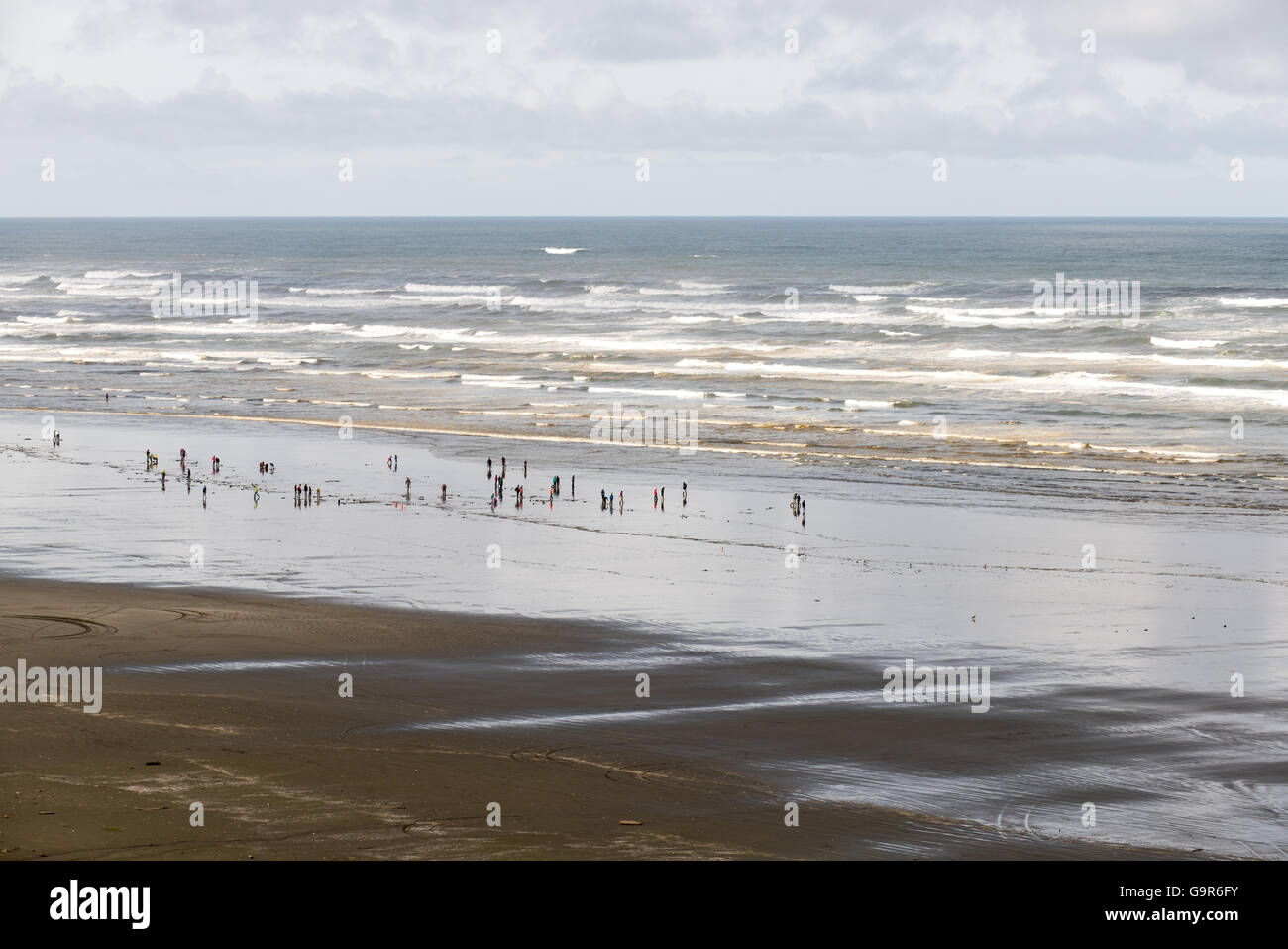 Clam shell buckets hi-res stock photography and images - Alamy