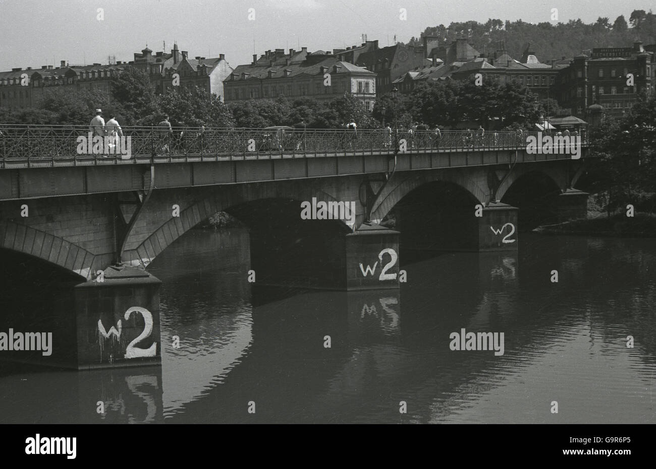 1930s, historical, view of an ornate metal framed bridge, Carlsbad ...