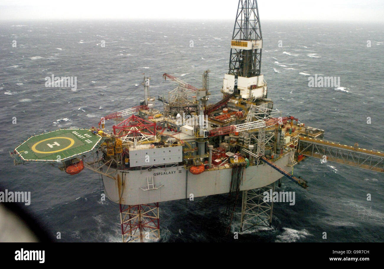 Tony blair visits offshore oil rig hi-res stock photography and images ...